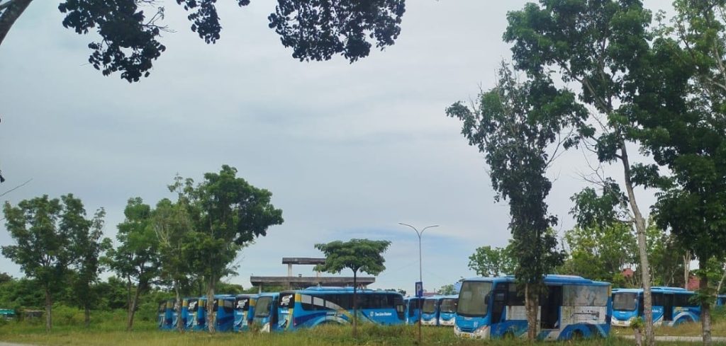 Copot Sarwono! Warga Geram, Halte dan Bus Trans Metro Pekanbaru Rusak ...